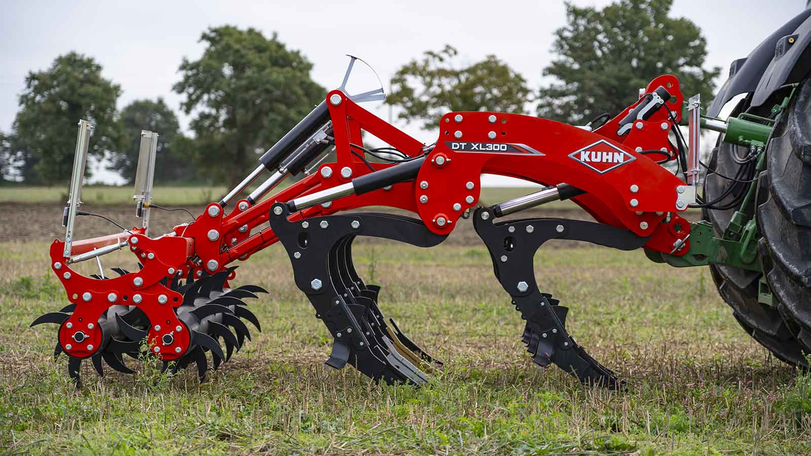 Nouveau décompacteur ameublisseur DT : restructuration profonde & mélange intensif | KUHN